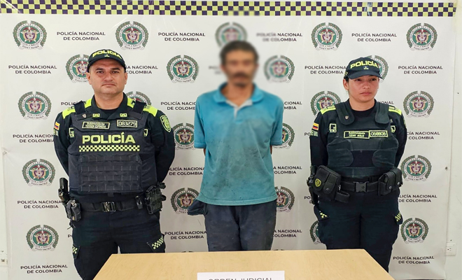 En zona céntrica de Pereira es capturado un sujeto conocido como “Carlitos” por el delito de ...